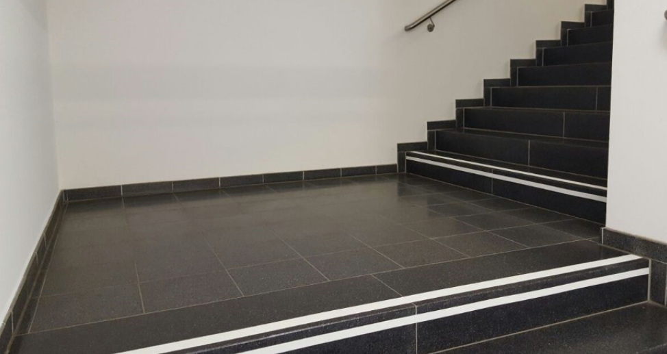Warning surfaces for stairs – FVT